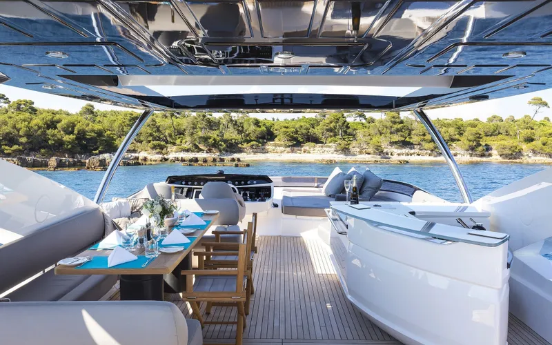 KUDOS yacht for charter (Sunseeker, 28m, 2014)